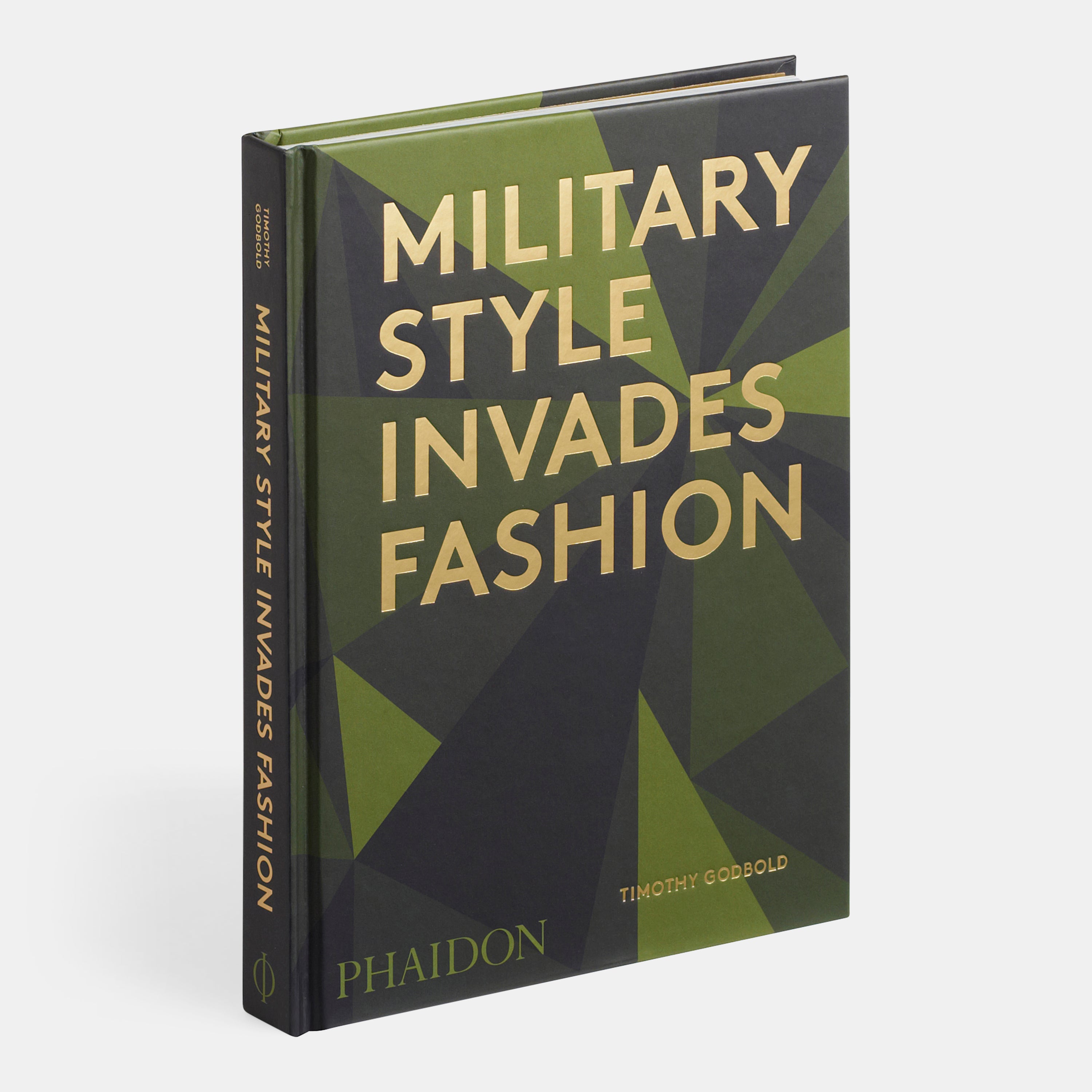Military Style Invades Fashion | Standard Edition | 9780714872469 – Phaidon