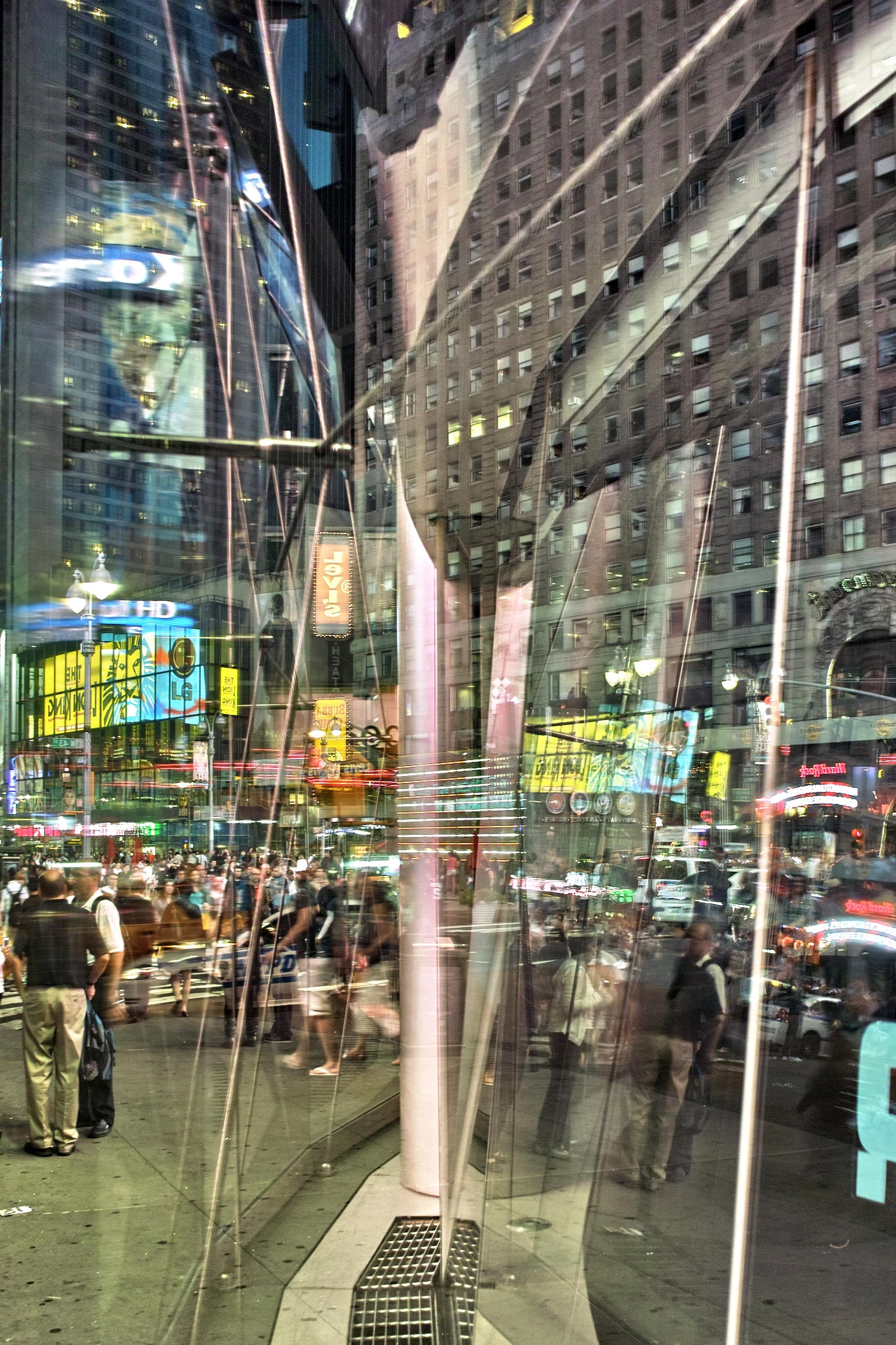 Attempt: 05/24/2010 20:29:51 (Times Square) – Phaidon